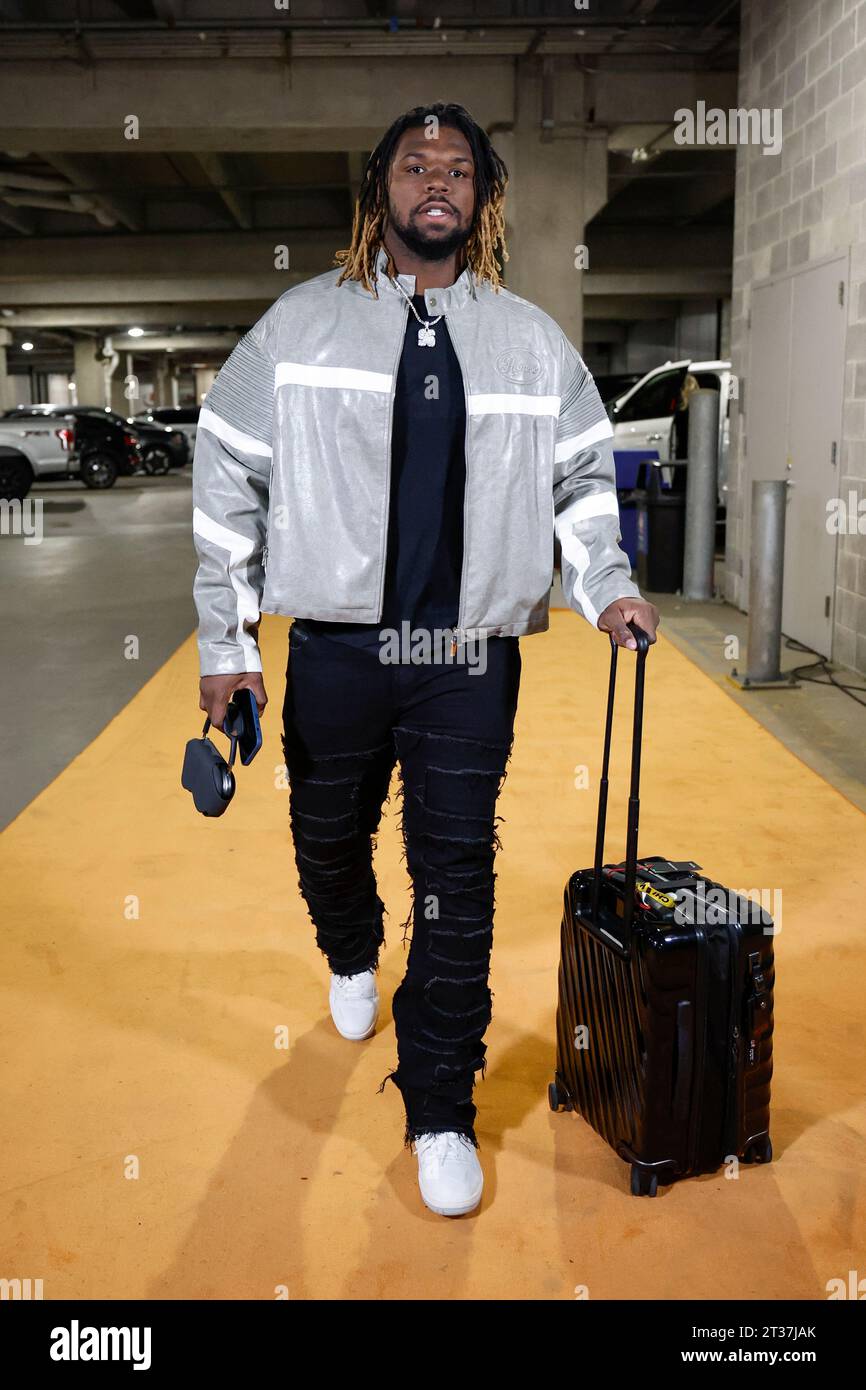 Chicago Bears defensive tackle Zacch Pickens (96) arrives at Soldier ...