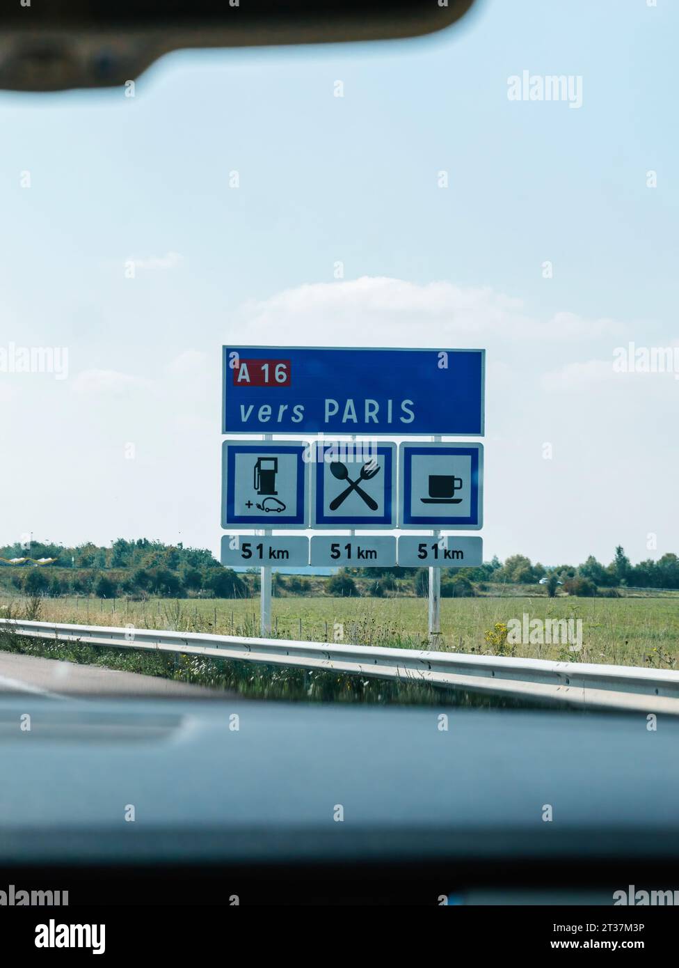 Vers Paris sign on France's A16 highway directs travelers toward Paris ...