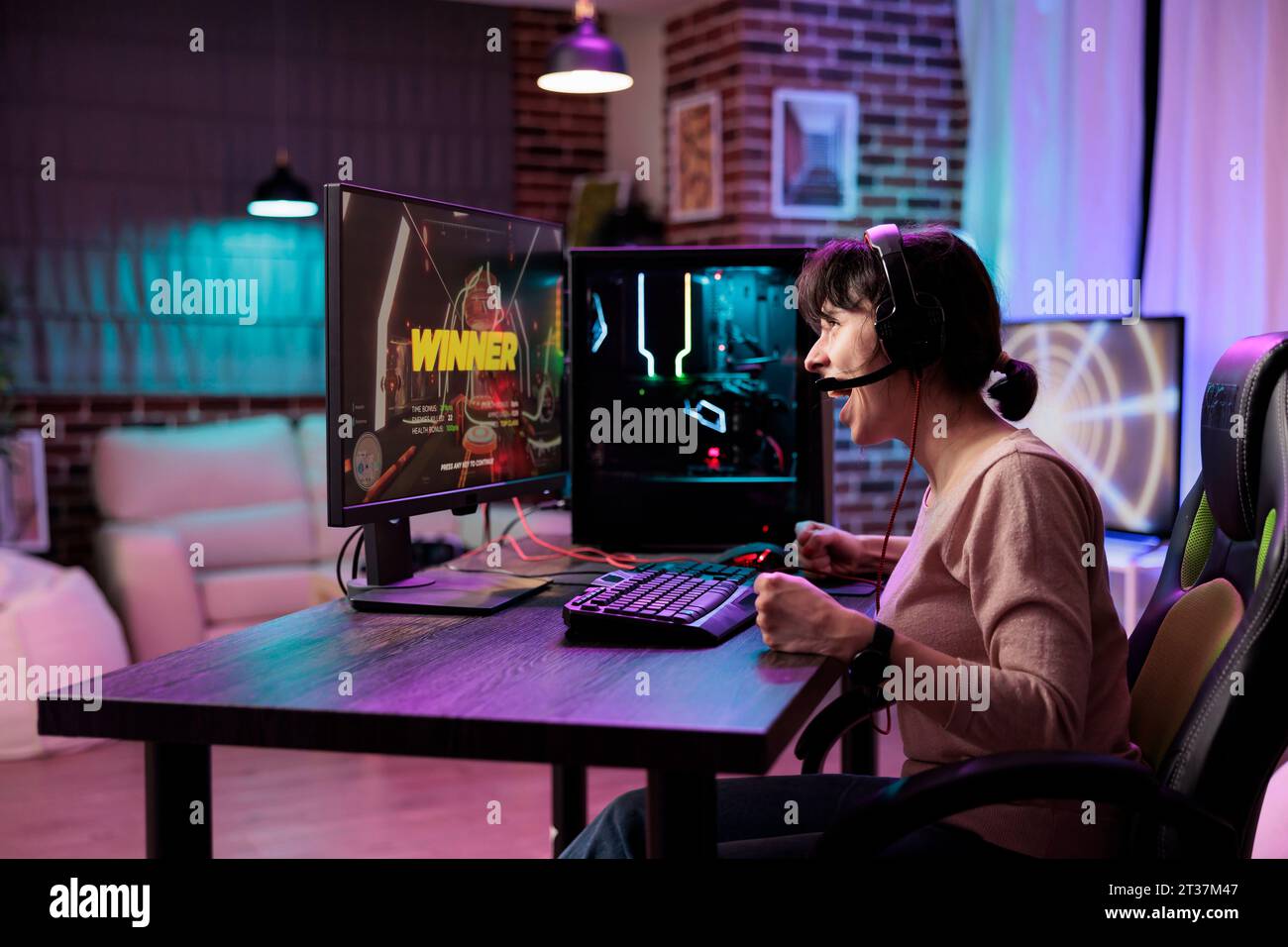 Gamer girl ecstatic after killing opponents in online multiplayer ...