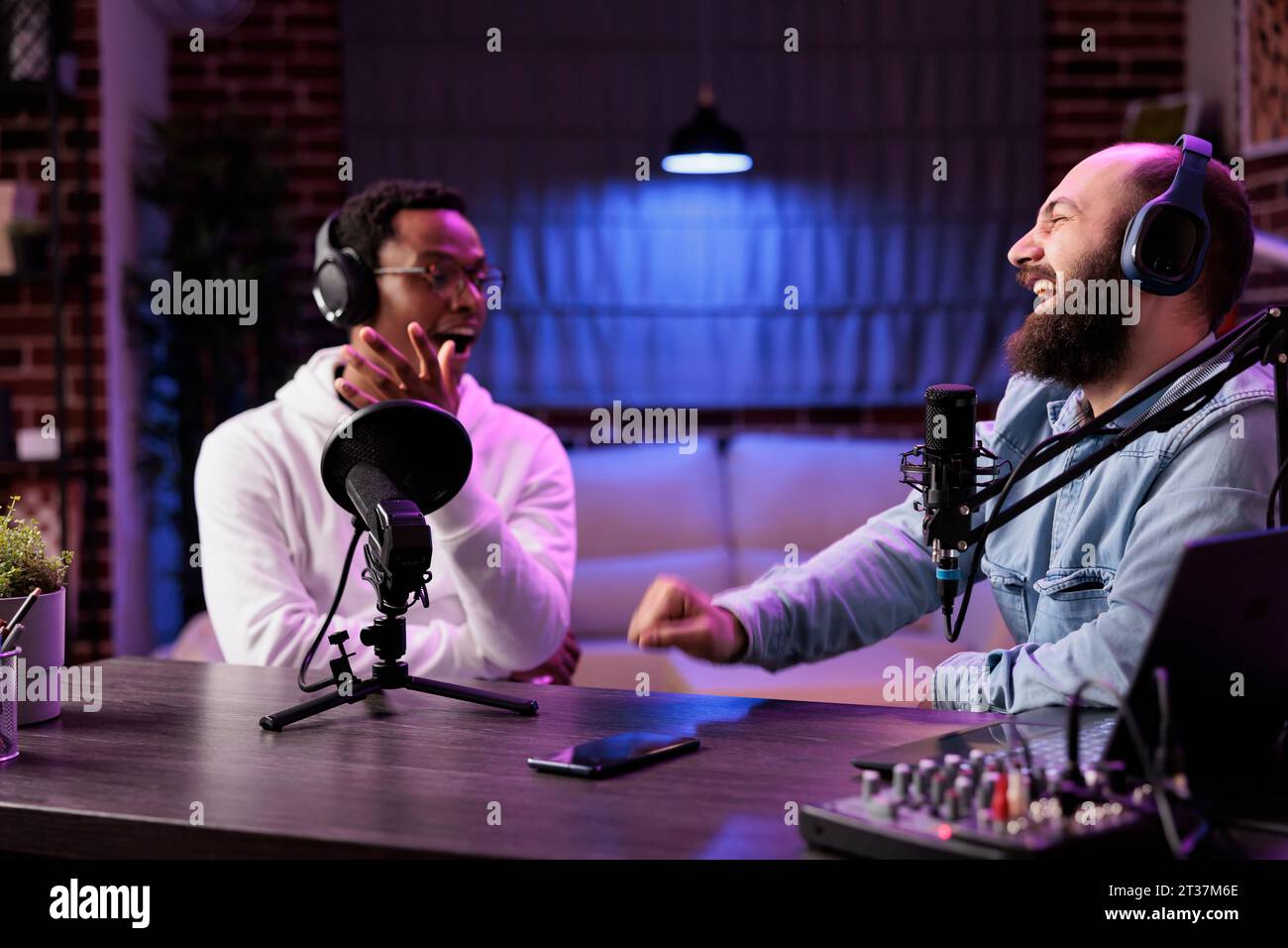 African celebrity interview hi-res stock photography and images - Alamy