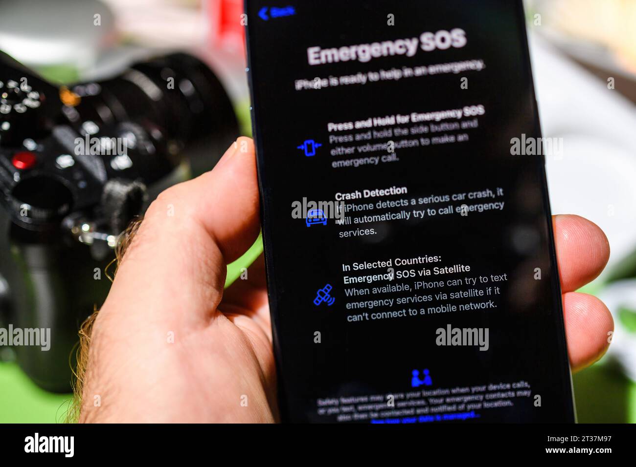 Satellite sos hi-res stock photography and images - Alamy