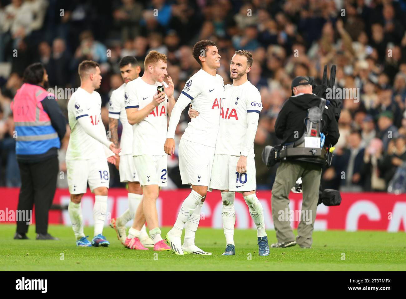 Chest bump football hi-res stock photography and images - Alamy