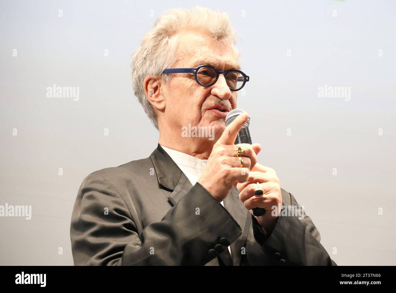 Perfect days wim wenders hi-res stock photography and images - Alamy