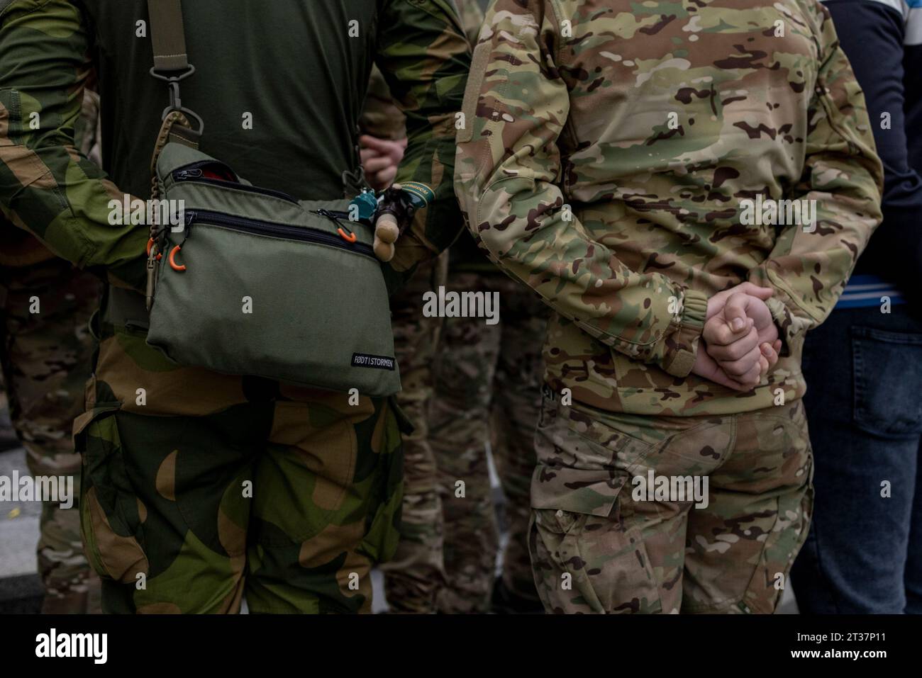 Lviv, Ukraine. 23rd Oct, 2023. Fellow soldiers seen paying tribute to ...