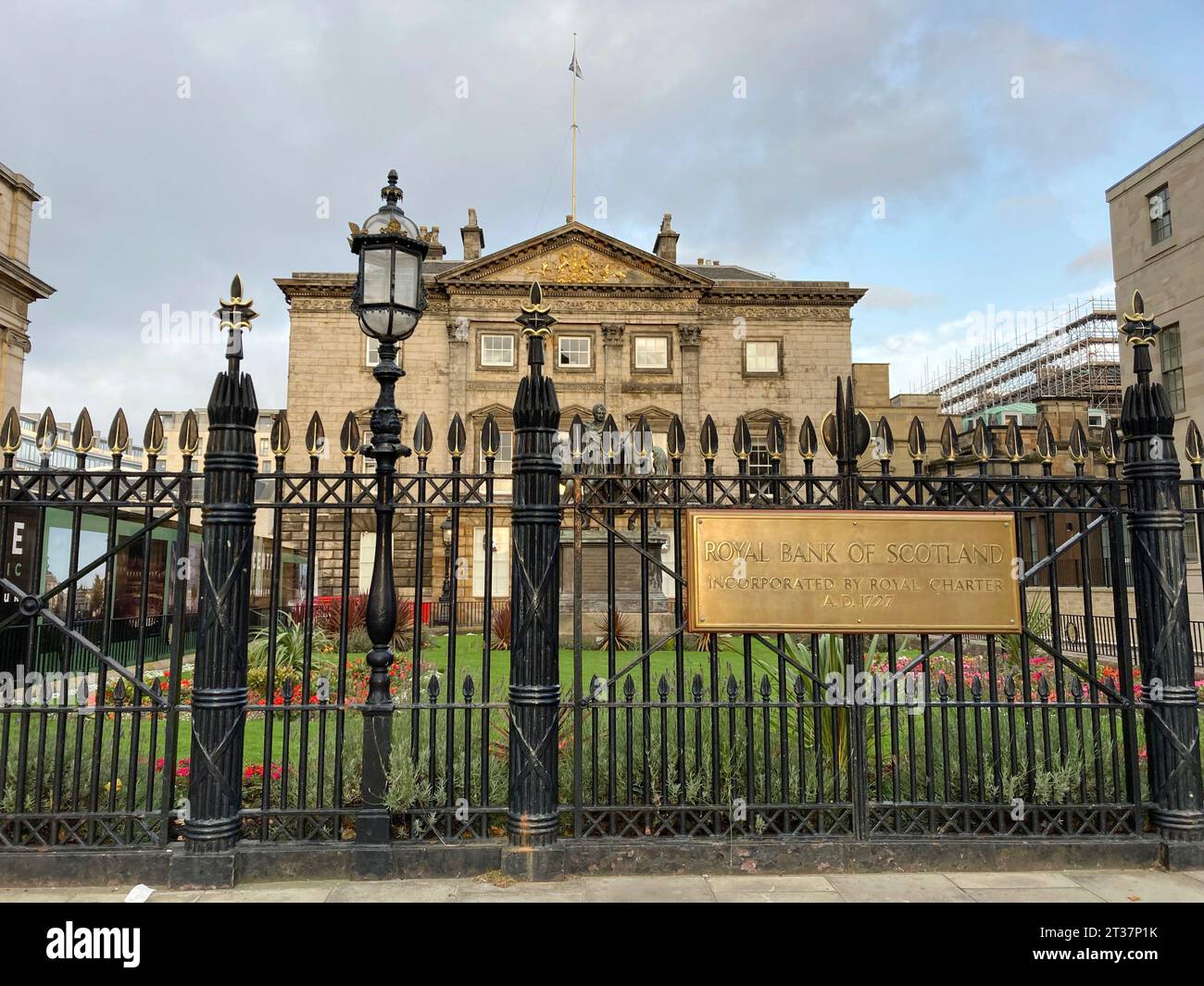 Edinburgh bank 2 jpg hi-res stock photography and images - Alamy