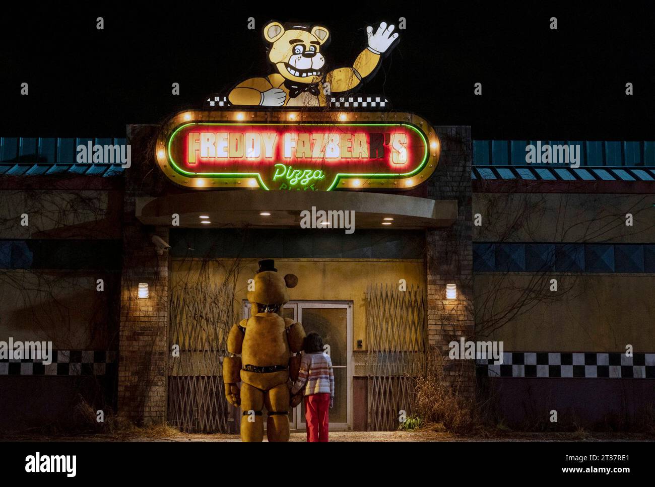 FIVE NIGHTS AT FREDDY'S, from left: Freddy Fazbear (Kevin Foster ...