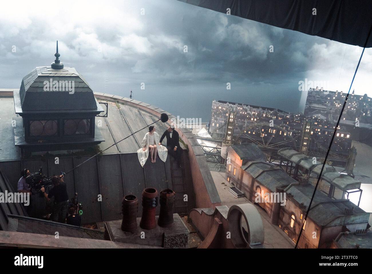 POOR THINGS, center, from left: Emma Stone, Mark Ruffalo, on set, 2023 ...