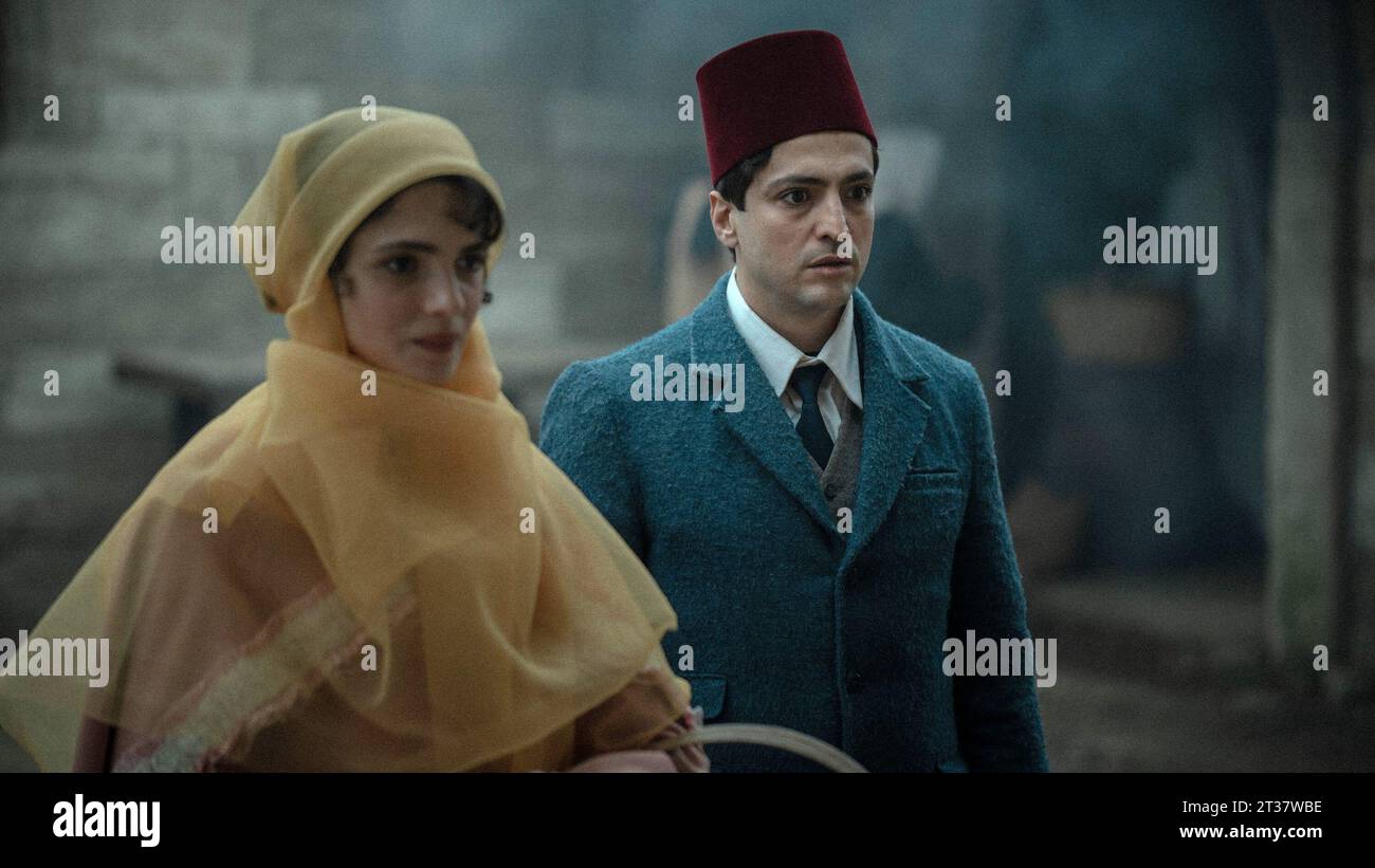 CREATURE, (aka YARATILAN), from left: Sifanur Gul, Taner Olmez, (Season ...