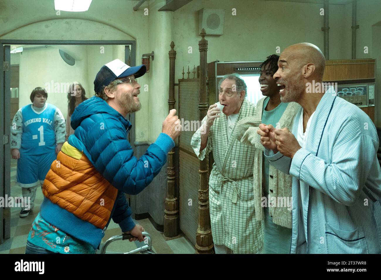 SHINING VALE, on left: Dylan Gage, Courteney Cox, Greg Kinnear, (Season ...