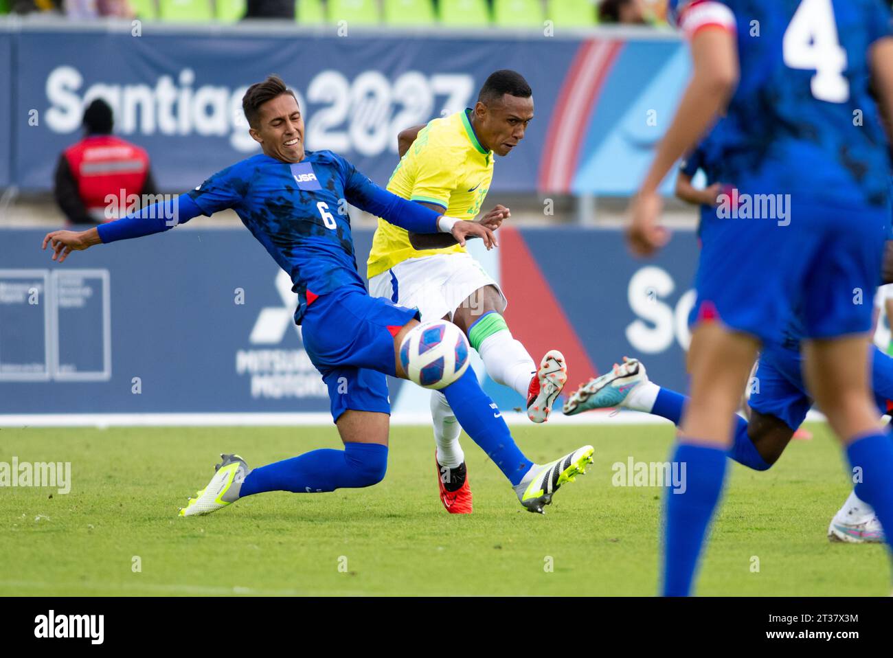 Santiago, Chile. 23rd Oct, 2023. Daniel Leyva and Marquinhos during the ...