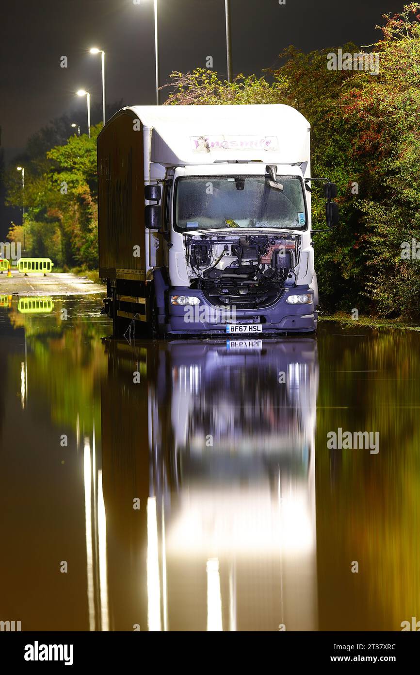 Stuck lorry hi-res stock photography and images - Alamy