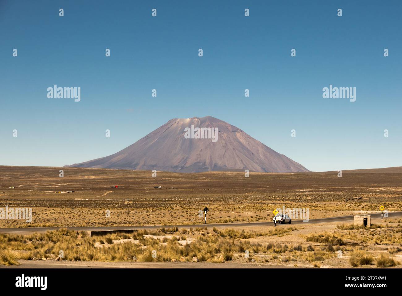 Ampato, Peruvian volcano near Arequipa Stock Photo - Alamy