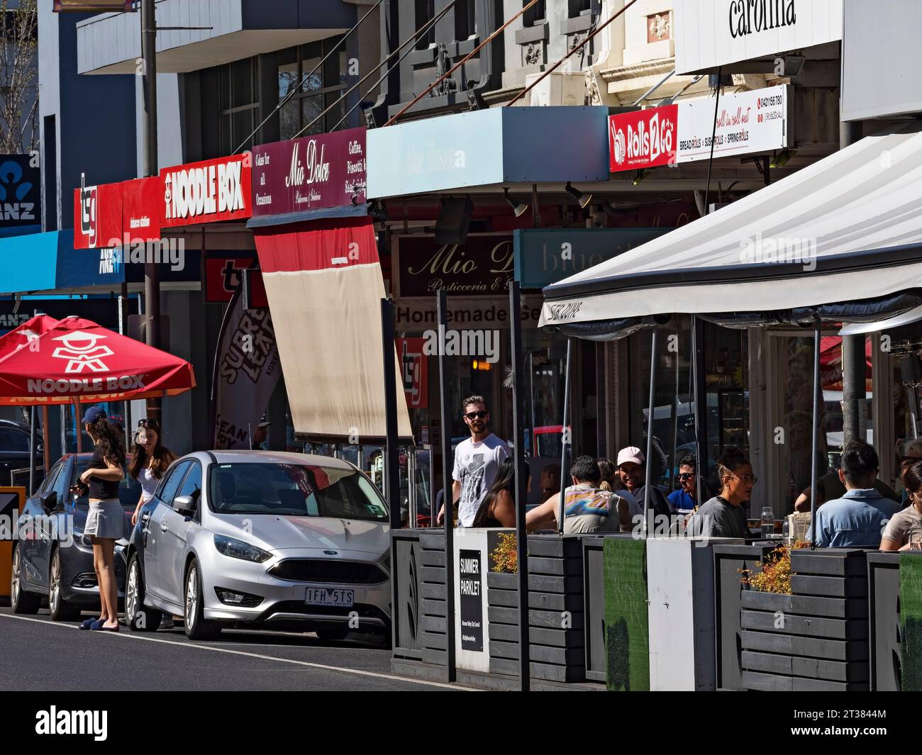 Melbourne Australia / Dining Al Fresco in Puckle Street; Moonee Ponds ...