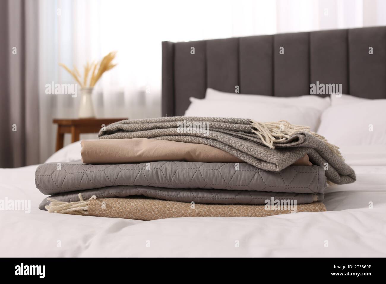 Interior room folded blankets hi-res stock photography and images - Alamy