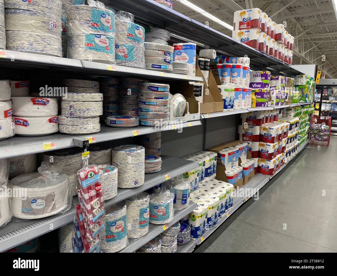 Grovetown, Ga USA - 08 06 23: Walmart grocery store Paper plates and ...