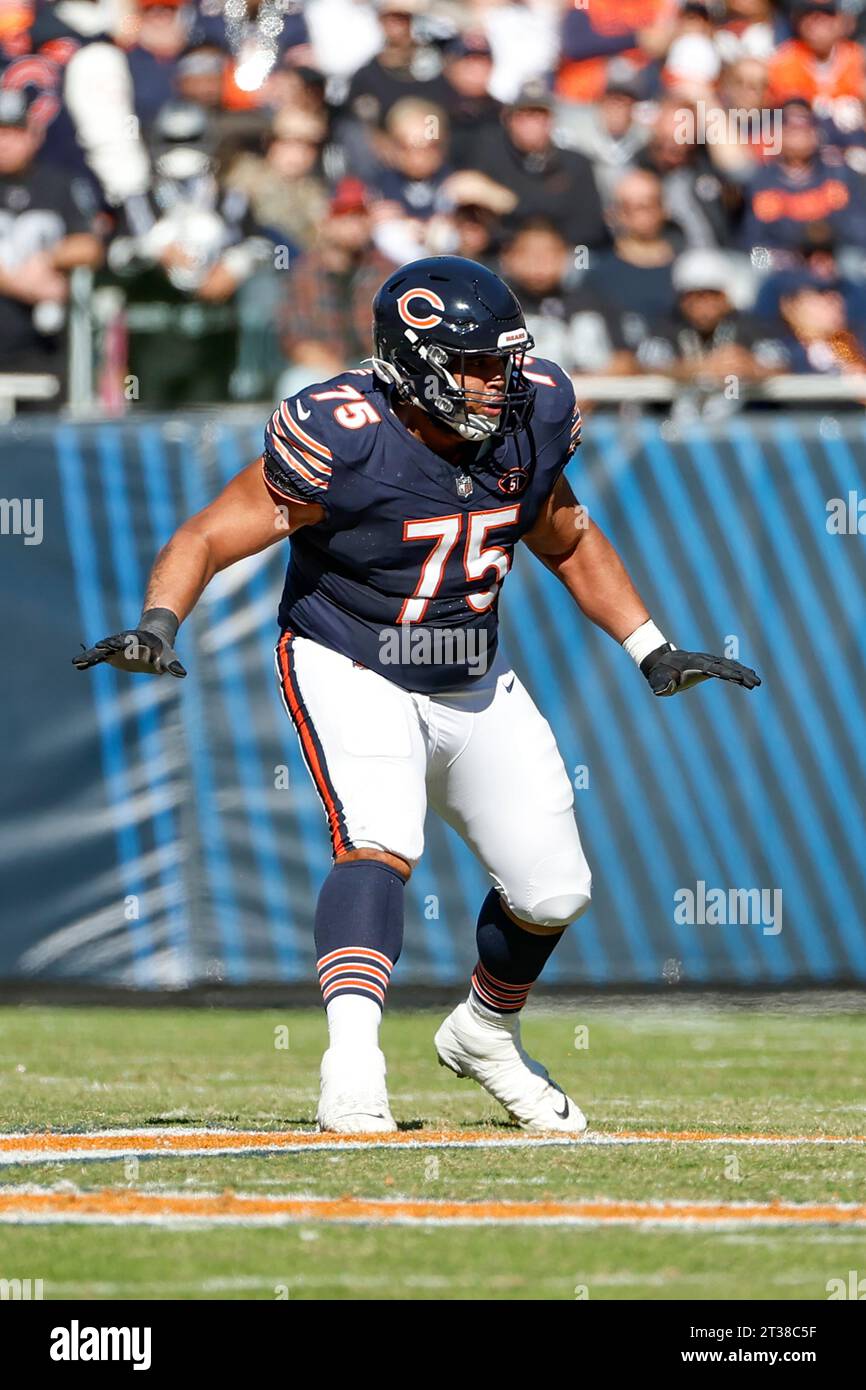 Chicago Bears offensive tackle Larry Borom (75) blocks during the first ...
