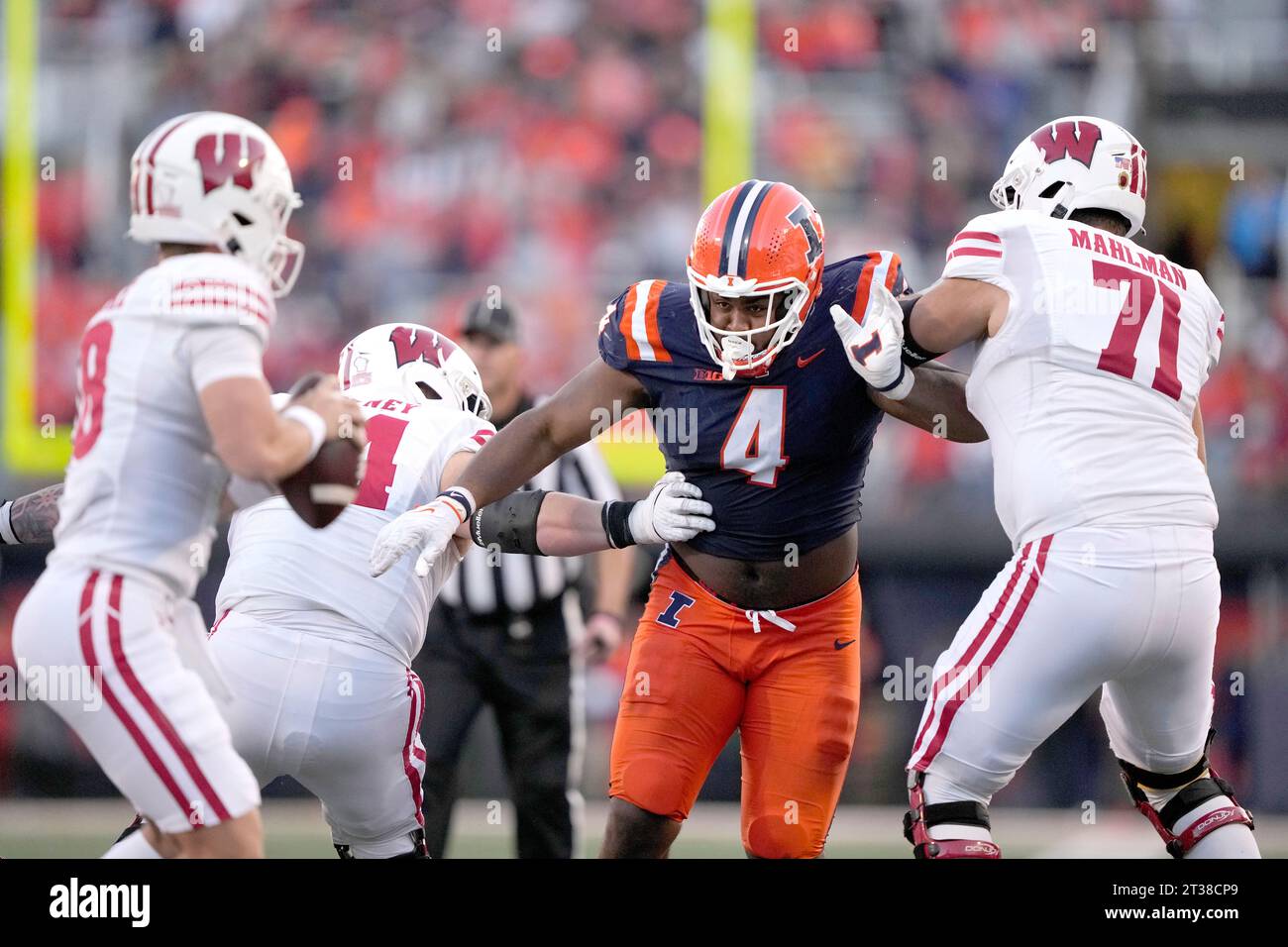 Illinois defensive lineman Jer'Zhan Newton rushes the quarterback ...