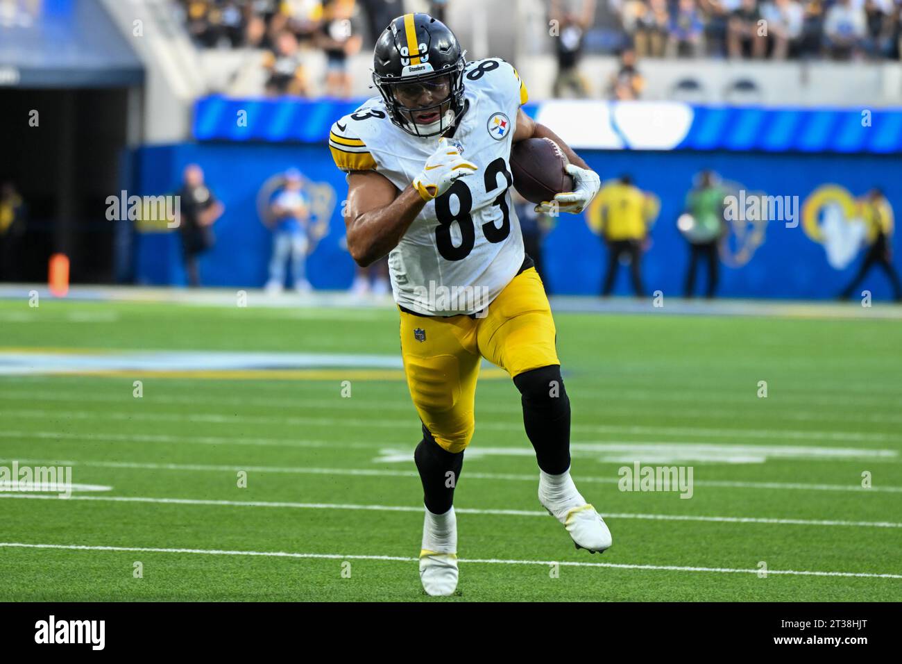 Pittsburgh Steelers tight end Connor Heyward (83) runs with the ball ...