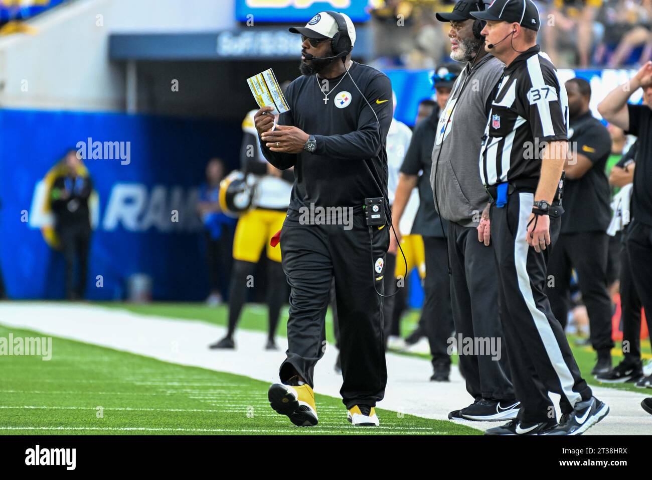 Pittsburgh Steelers head coach Mike Tomlin during an NFL football game ...