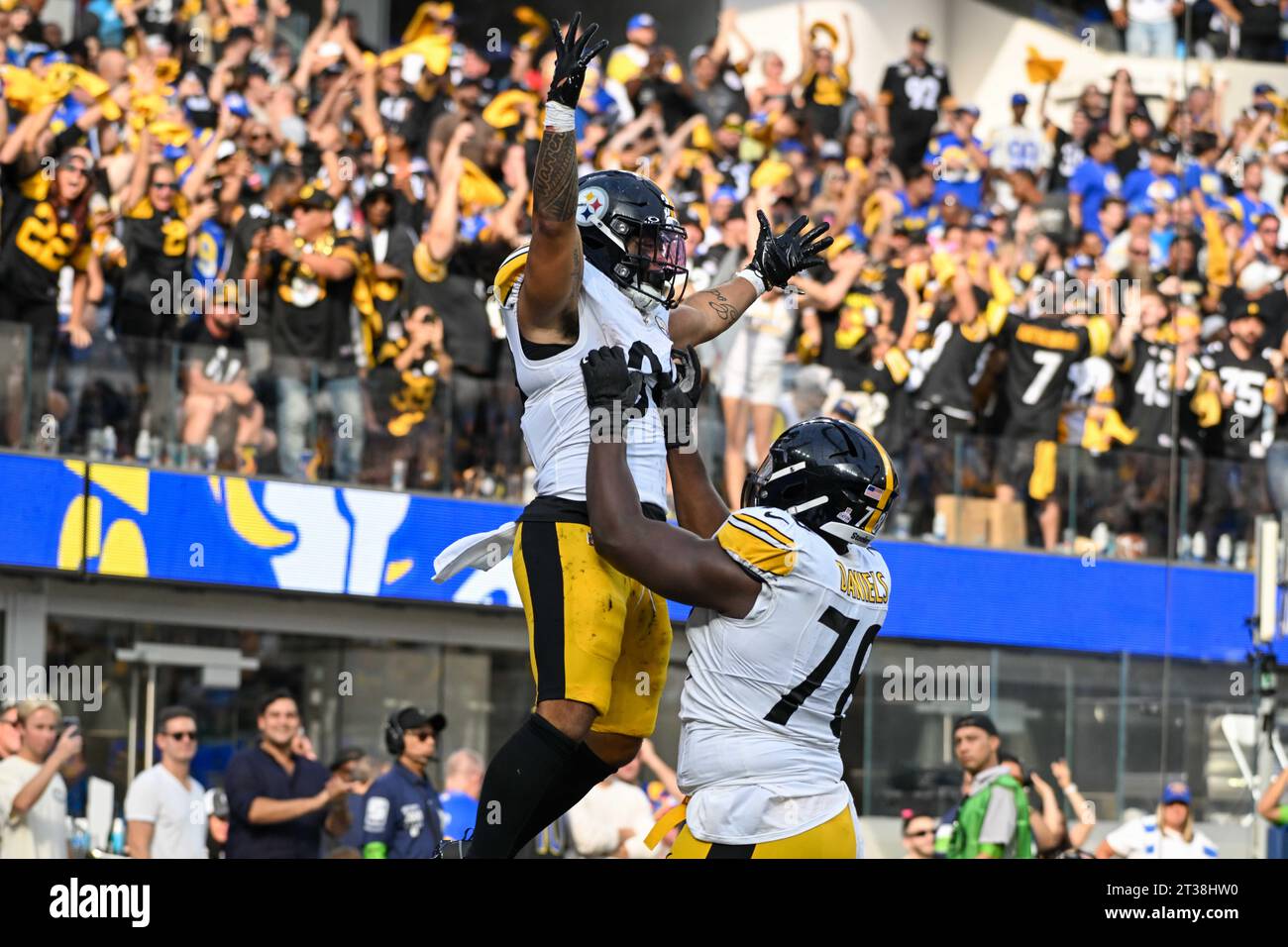 Pittsburgh Steelers running back Jaylen Warren (30) celebrates scoring ...