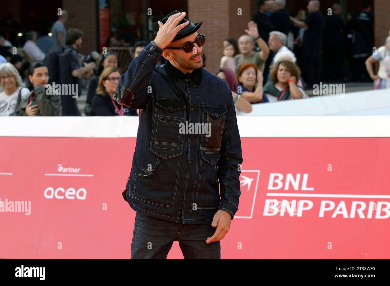 JR/Jean Rene bei der Premiere des Kurzilms Tehachapi auf dem 18 ...
