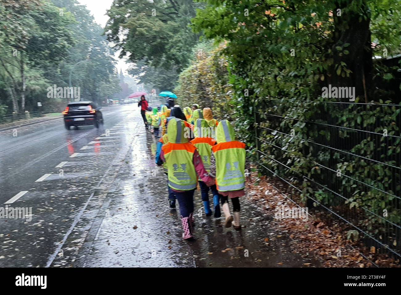 Kinder gruppe hi-res stock photography and images - Alamy