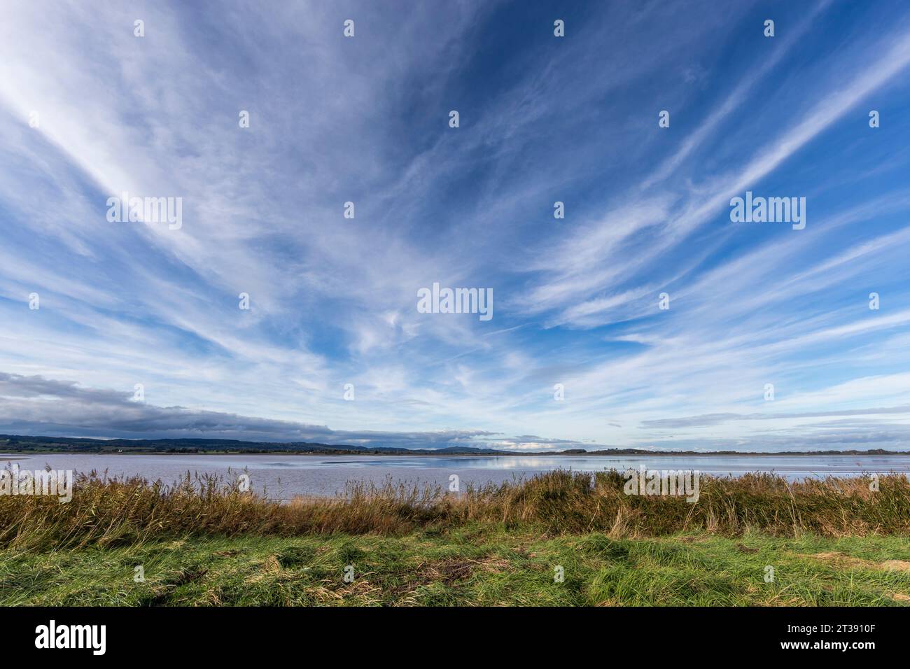 Thin cloud over the River Severn. Slimbridge summer walkway Stock Photo ...