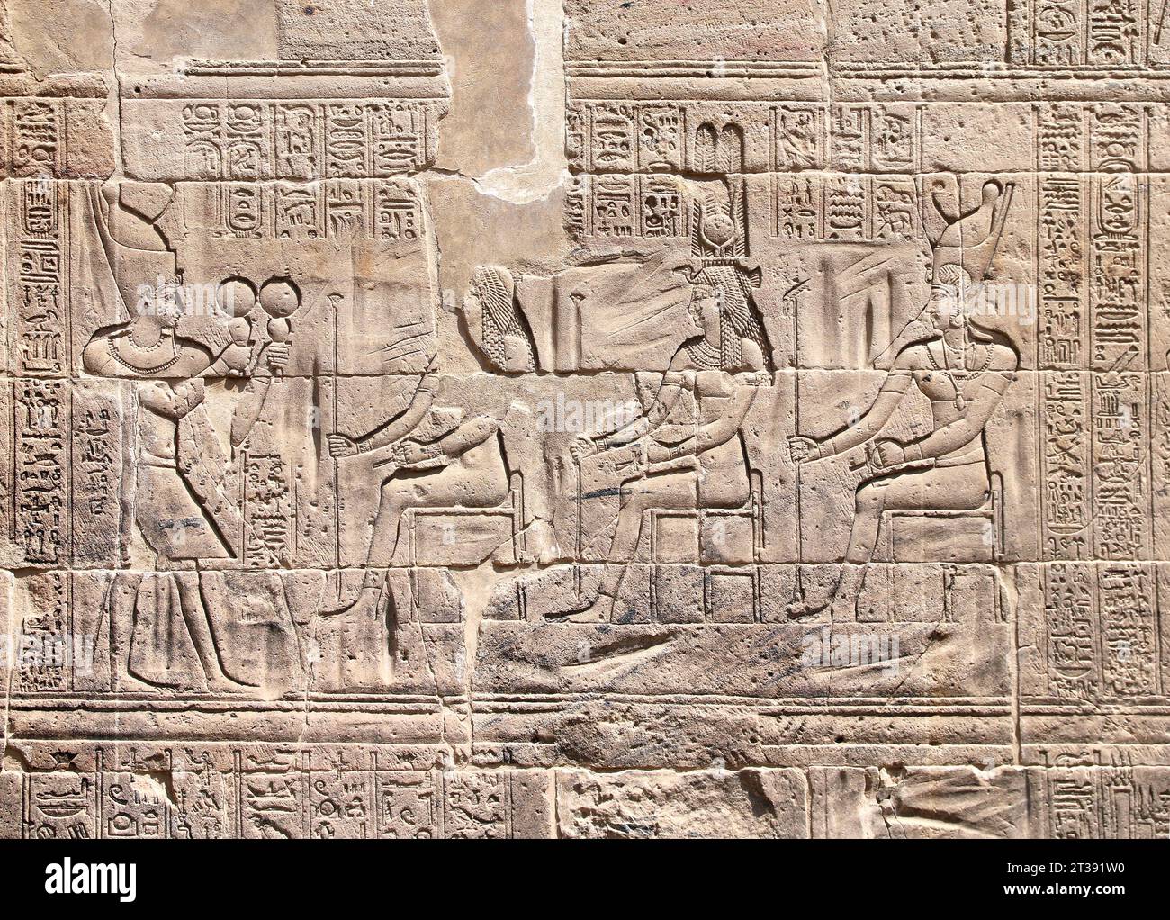 Ancient Egyptian bas-relief on stone wall. Figure of the pharaoh making ...