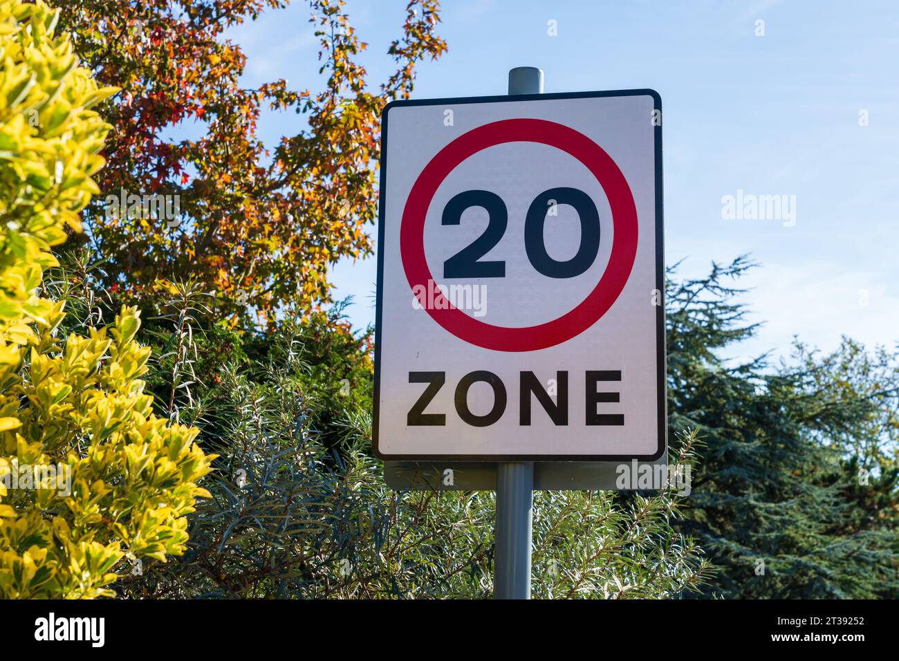 UK Traffic sign showing a 20 mph maximum speed limit with a red and ... UK Traffic sign showing a 20 mph maximum speed limit with a red and ...