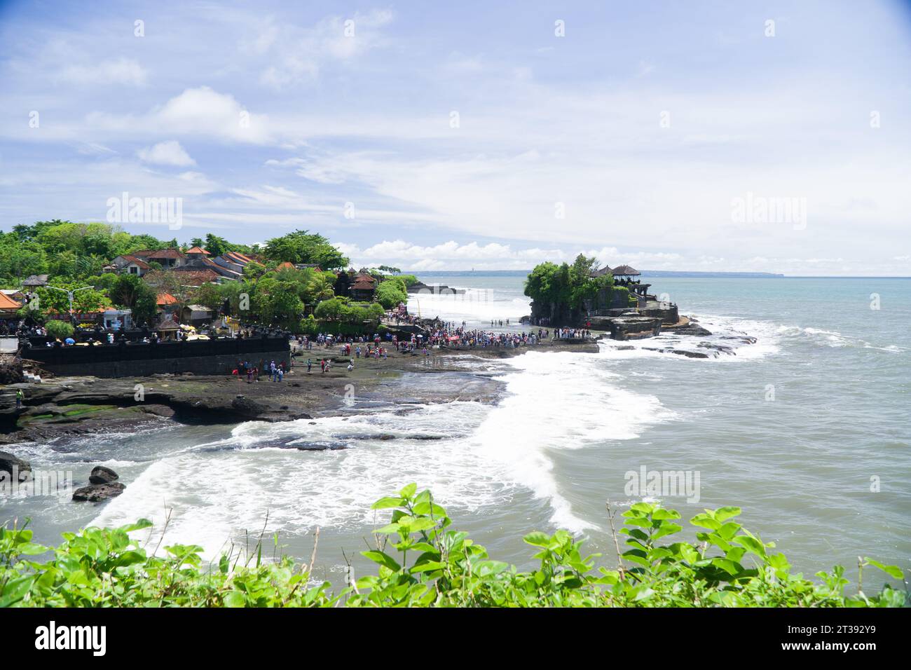 Pura Tanah Lot adalah salah satu Pura (Tempat Ibadah Umat Hindu) yang ...