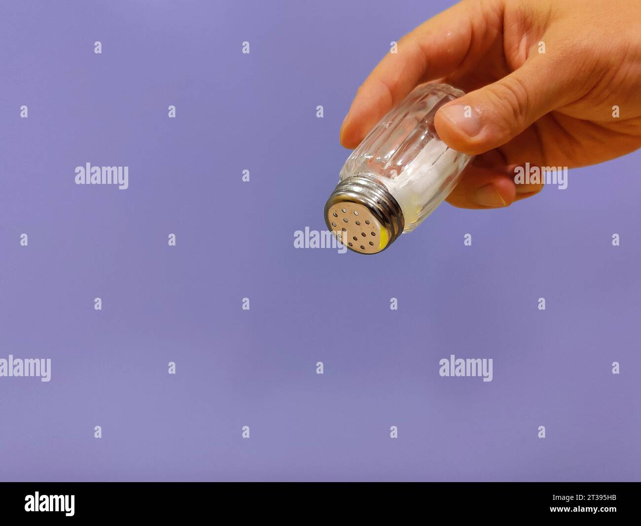 Hand holding salt hi-res stock photography and images - Alamy