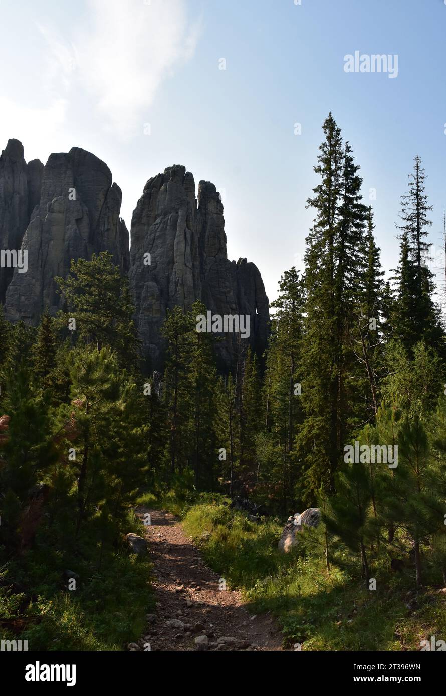 Hiking trail up through the pinnacle rock formations in South Dakota ...
