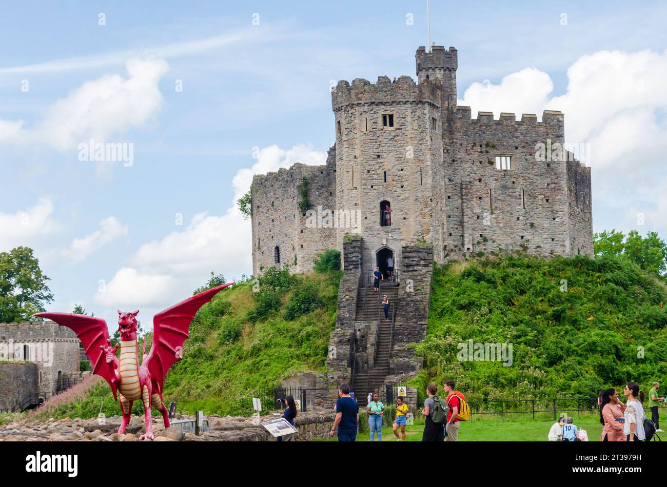 Dragon of wales statue hi-res stock photography and images - Alamy