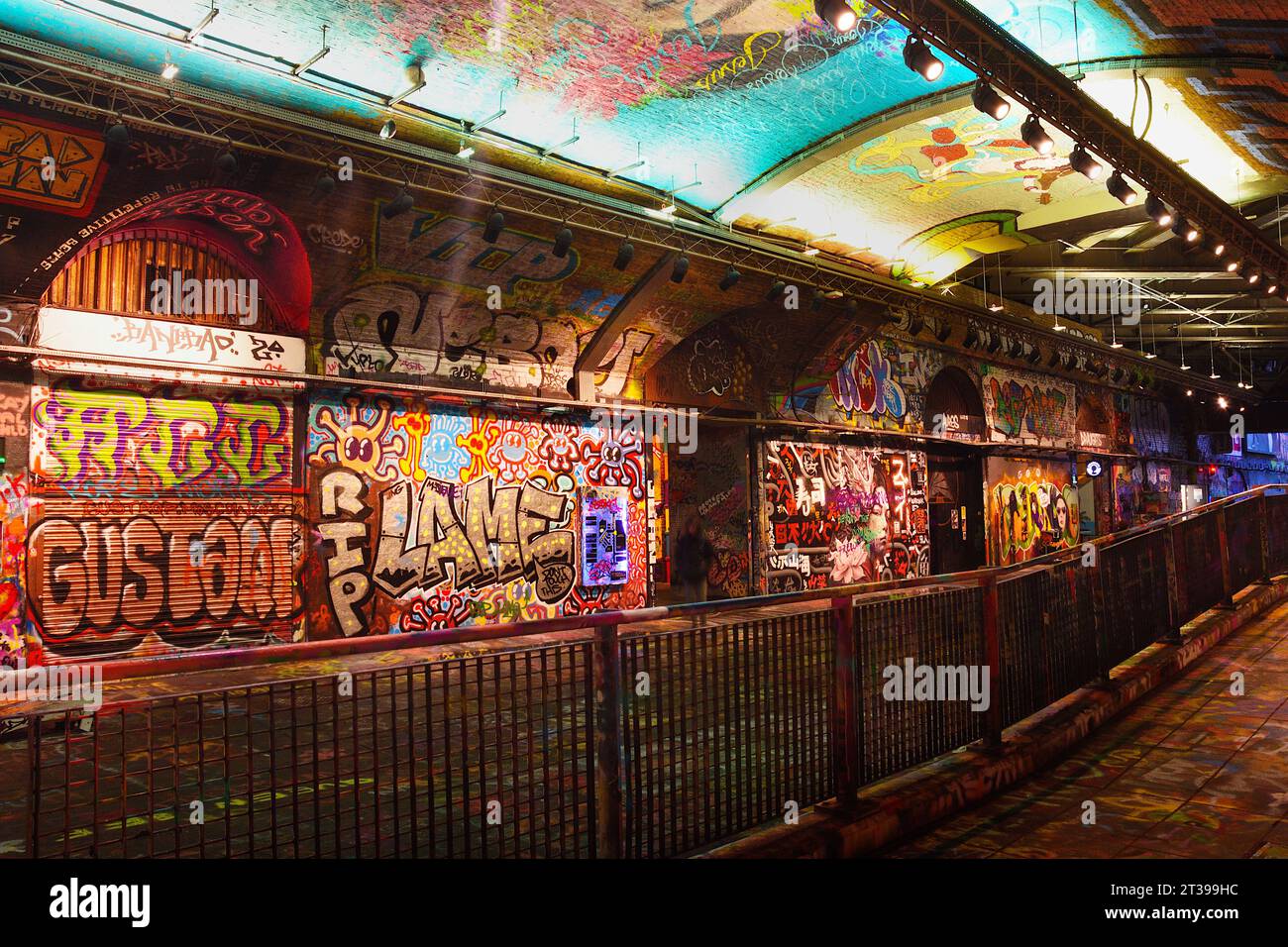 Leake Street Art and Graffiti tunnel in London, under Waterloo train ...