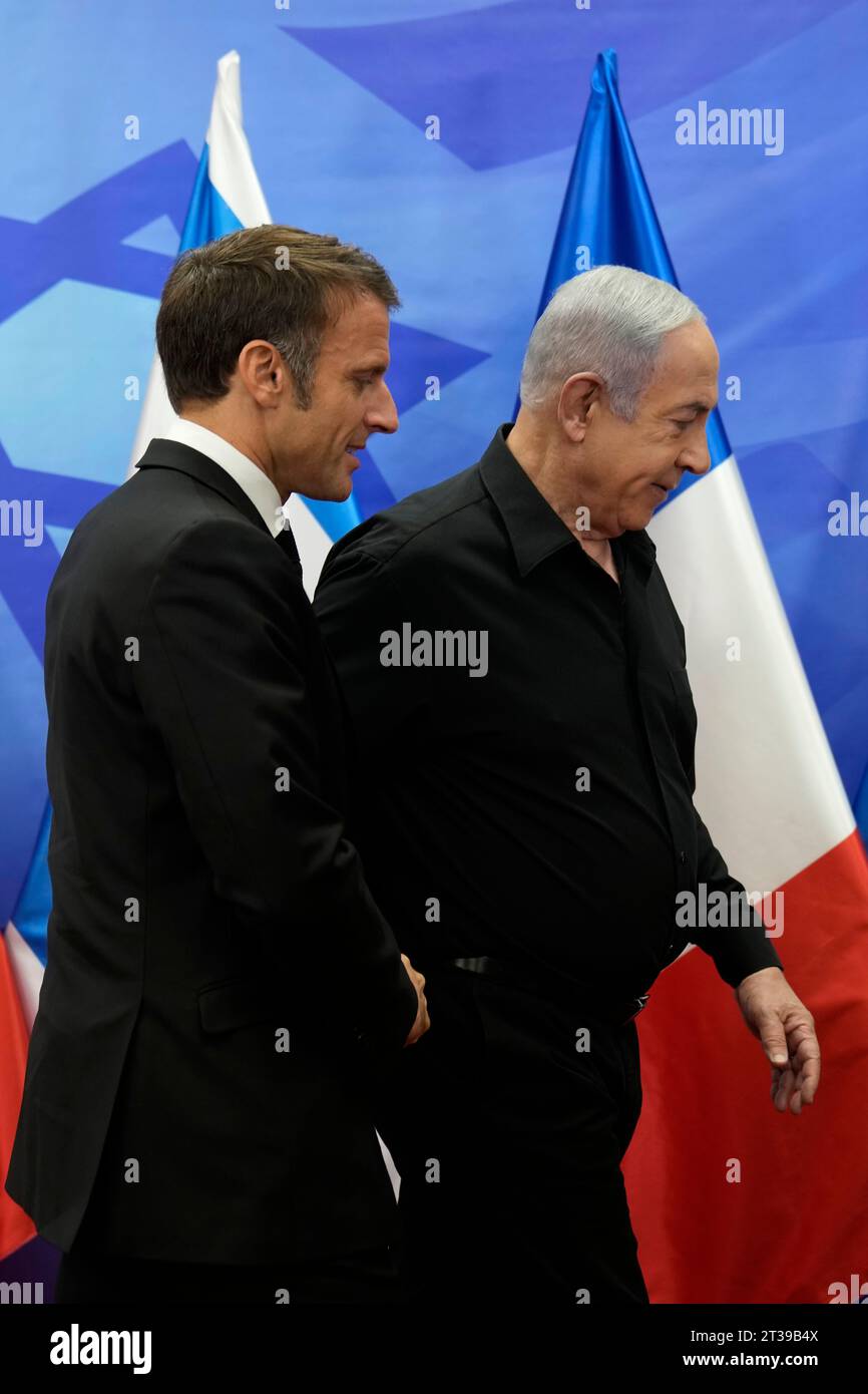Israeli Prime Minister Benjamin Netanyahu, right, welcomes French ...