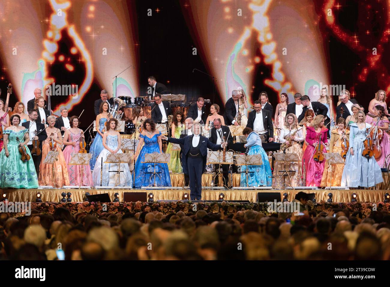 The famous violinist Andre Rieu, together with the Johann Strauss ...