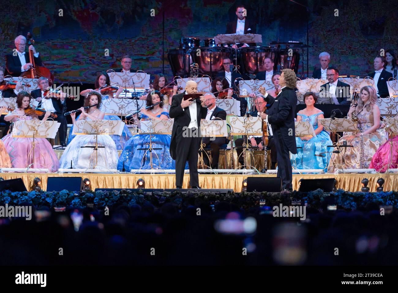 The famous violinist Andre Rieu, together with the Johann Strauss ...