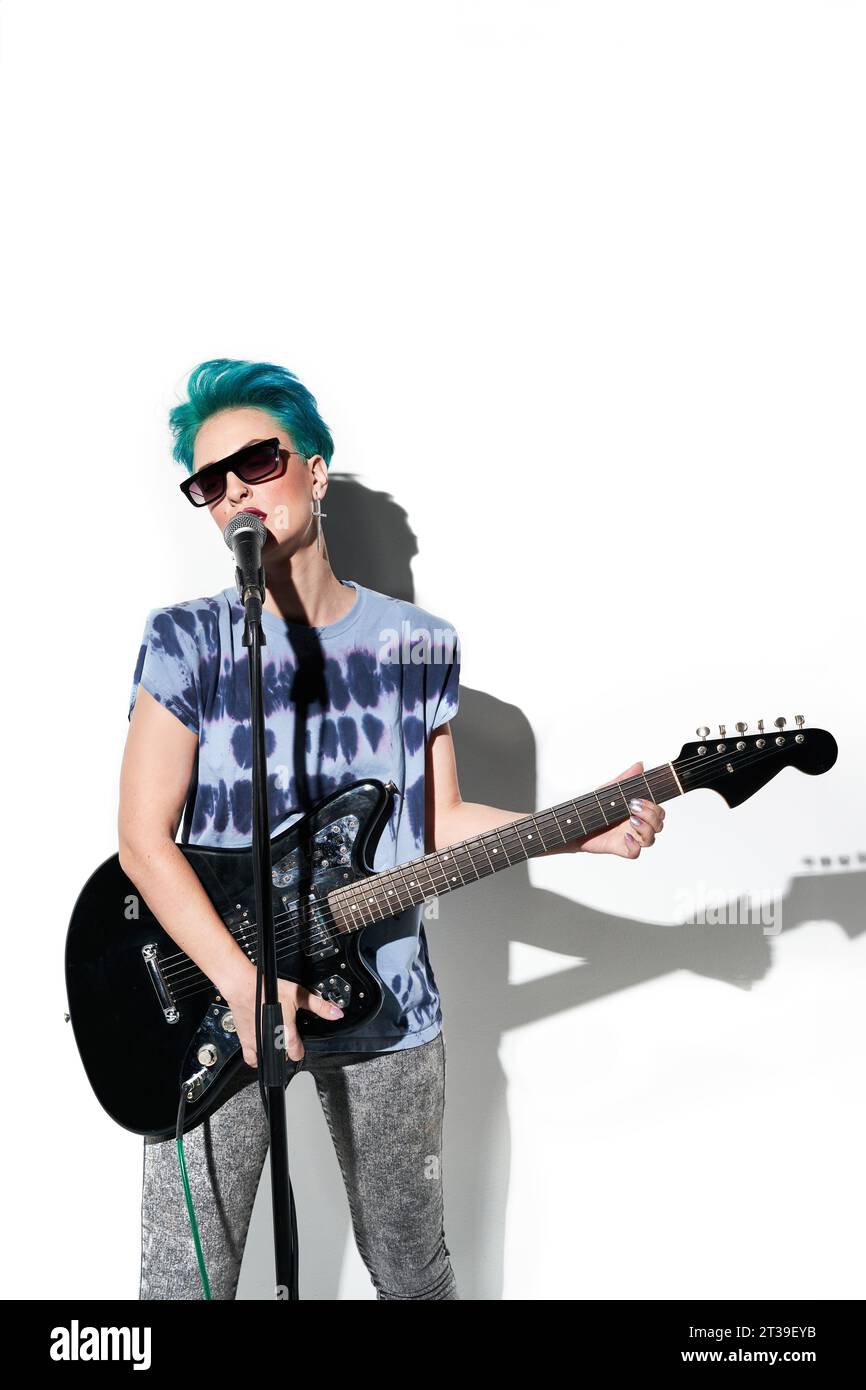Young female rock star mic hi-res stock photography and images - Alamy