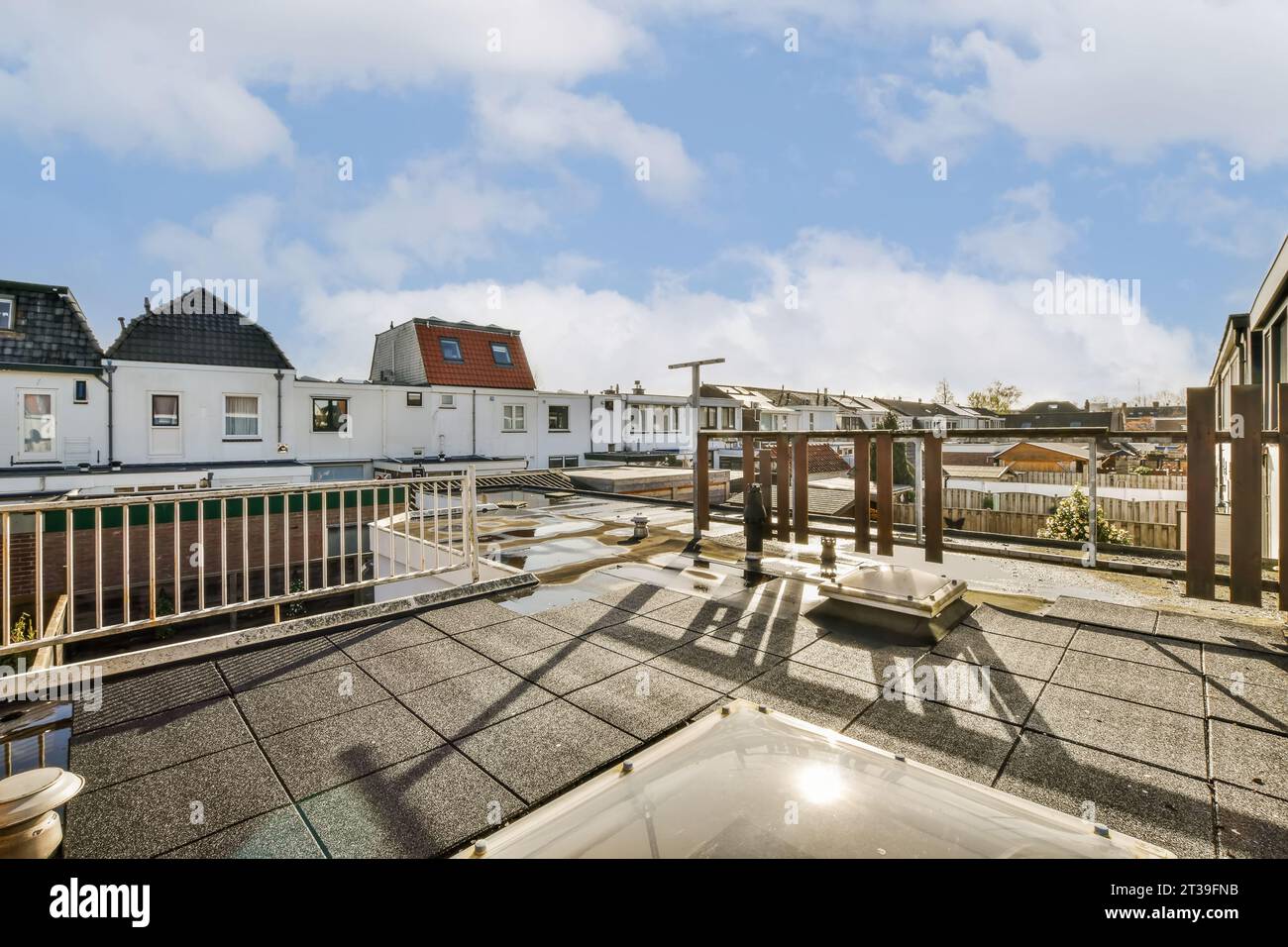 Empty rooftop hi-res stock photography and images - Alamy