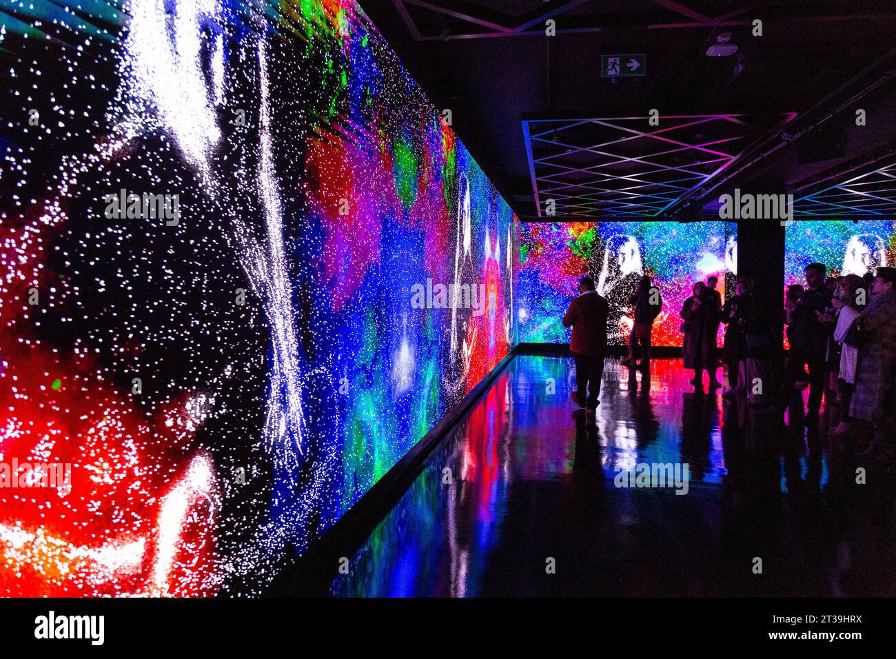 Immersive displays hi-res stock photography and images - Alamy
