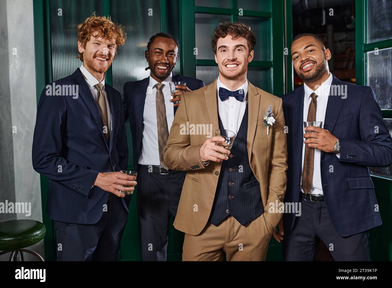 Suits man party hi-res stock photography and images - Alamy