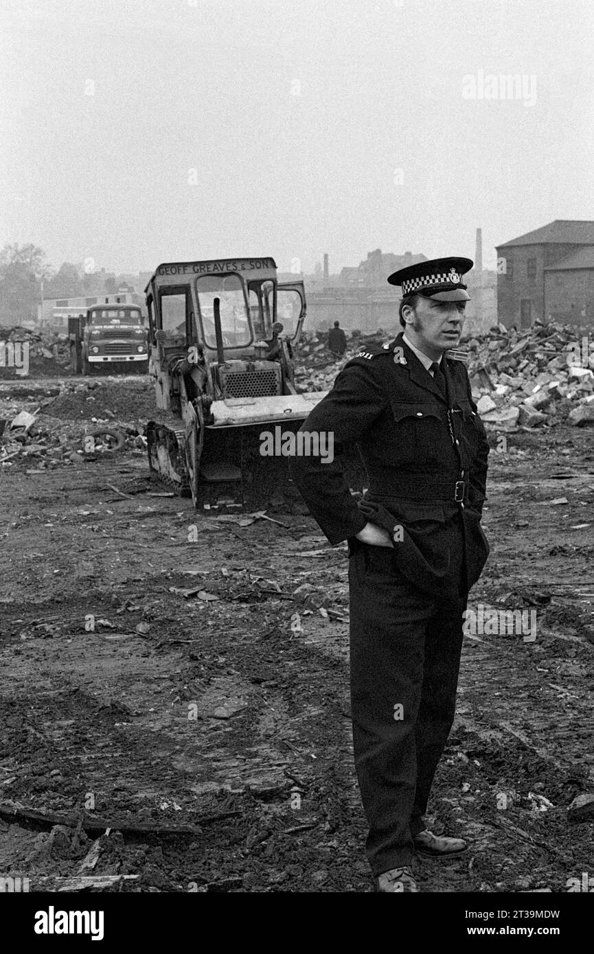 Policeman victorian uniform hi-res stock photography and images - Alamy
