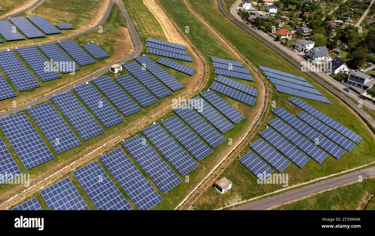 An aerial view of a solar farm hi-res stock photography and images - Alamy