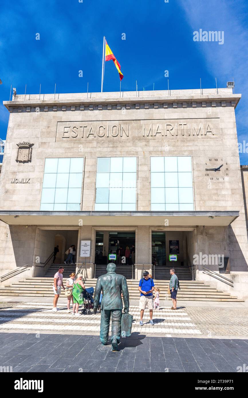 Vigo cruise terminal sculpture hi-res stock photography and images - Alamy
