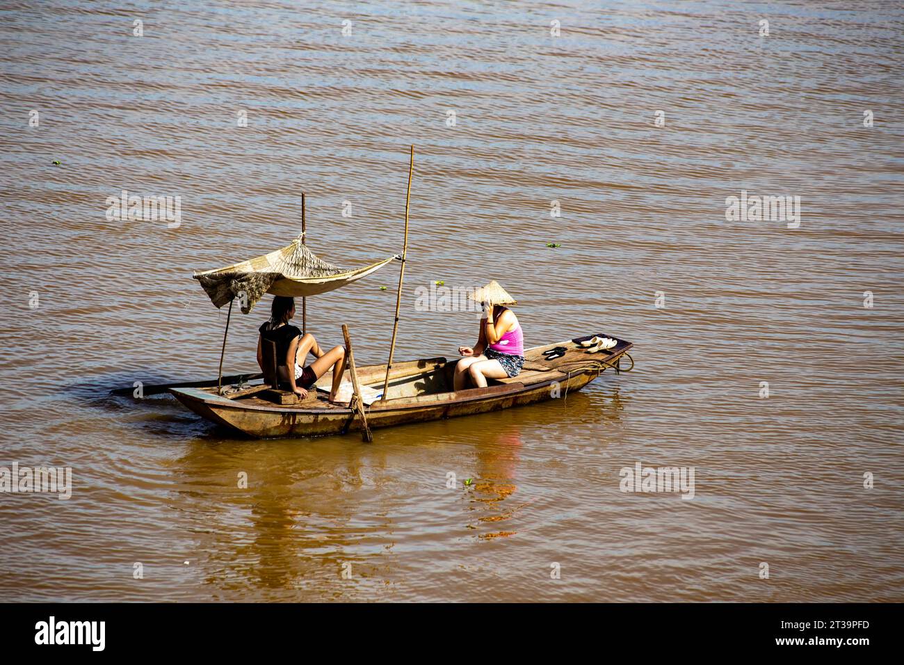 Hanoi, Vietnam. 10th Aug, 2014. Boats on the Red River in Hanoi ...