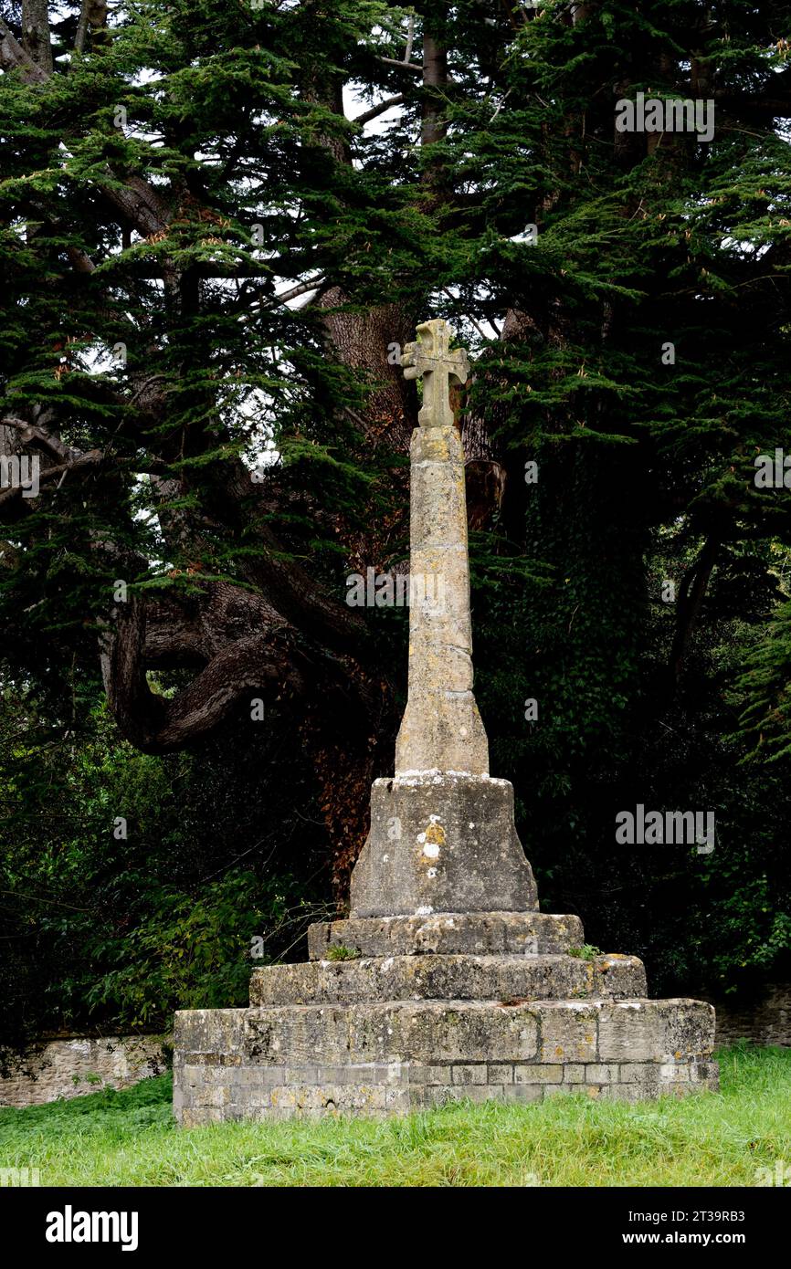 An old cross in Sandford St. Martin village, Oxfordshire, England, UK ...
