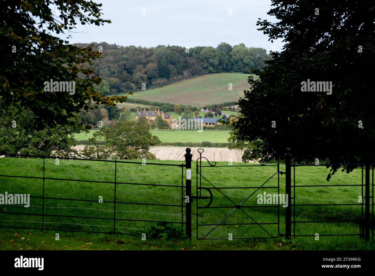 View over english countryside hi-res stock photography and images - Alamy