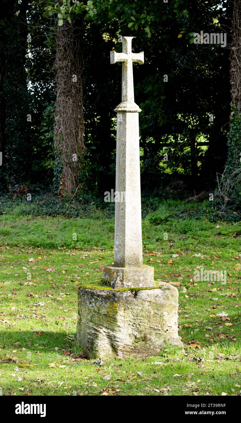 The war memorial, Over Worton, Oxfordshire, England, UK Stock Photo - Alamy