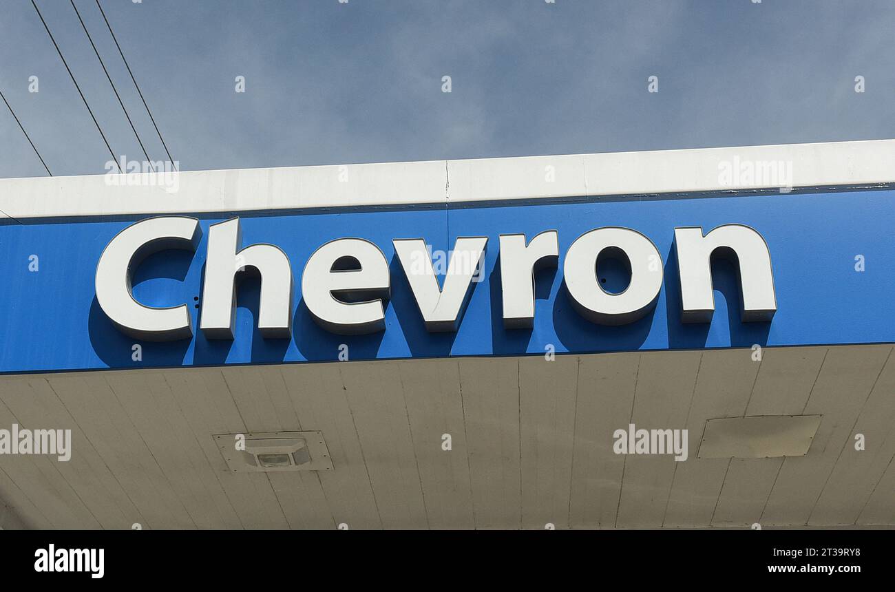 Chevron gas station sign hi-res stock photography and images - Alamy