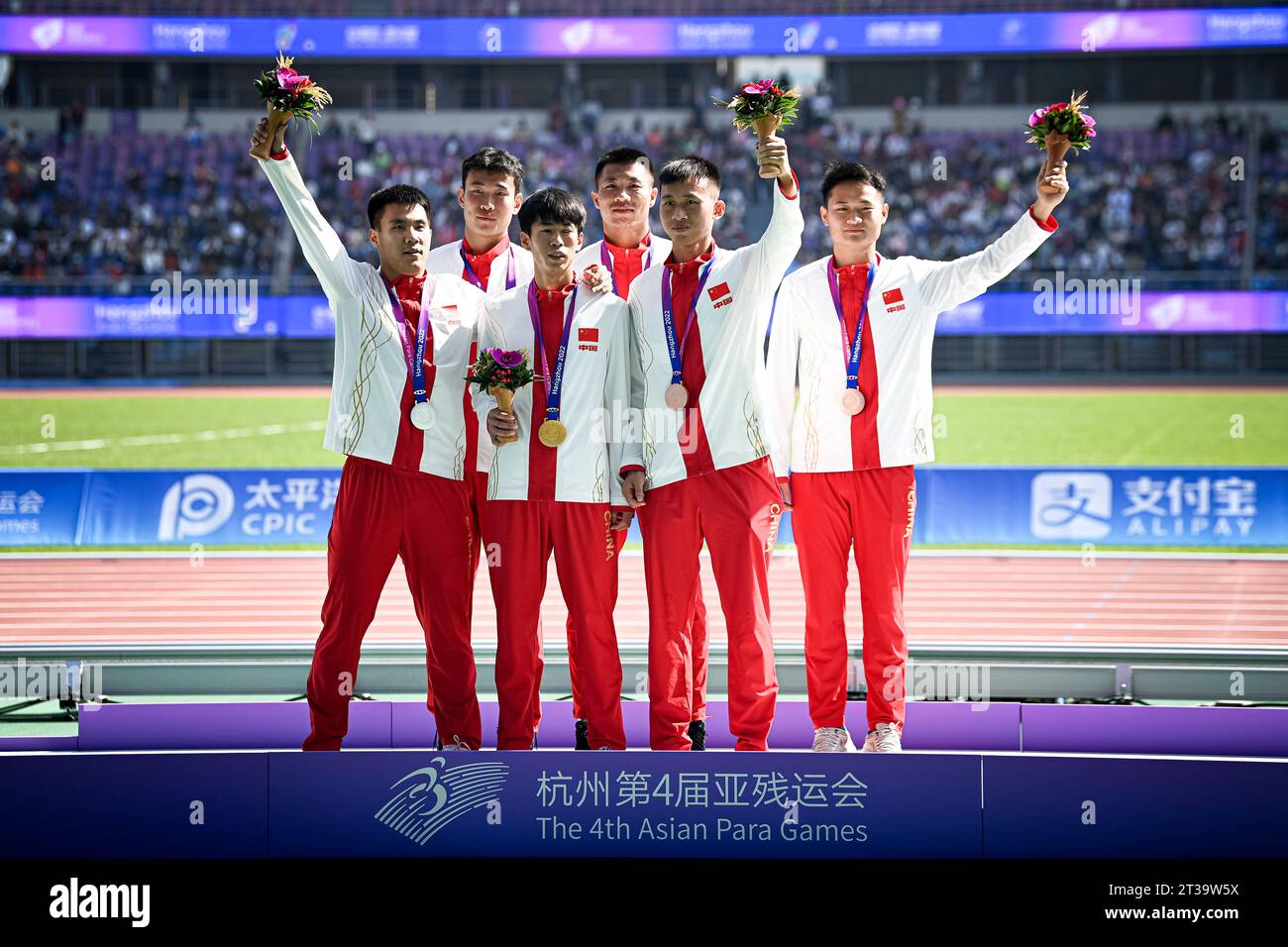 Hangzhou, China's Zhejiang Province. 24th Oct, 2023. Gold medalists Di ...